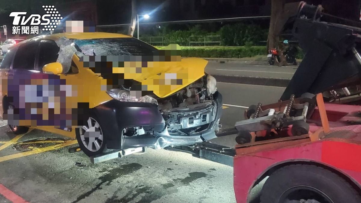 有片／高雄女深夜徒步闖燈遭小黃撞飛慘死 驚悚過程曝光│TVBS新聞網