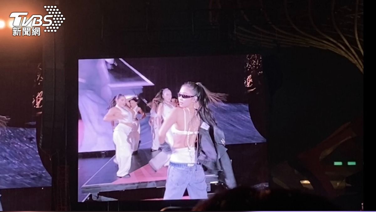 直擊／Jennie脫了！辣露北半球+超猛低腰 Rosé今天吃鹹酥雞│TVBS新聞網