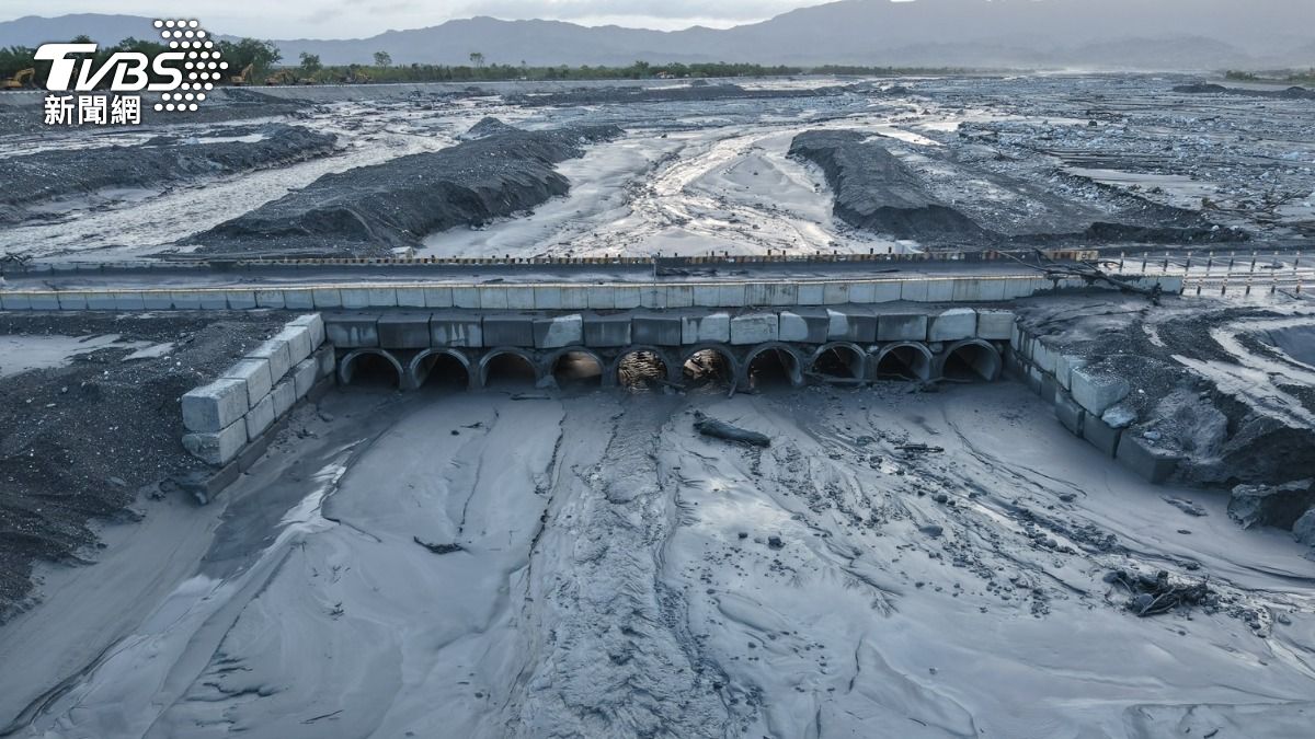 馬太鞍溪南岸建「超級堤防」 卓榮泰宣布百年防洪計劃：2027年底完工│TVBS新聞網