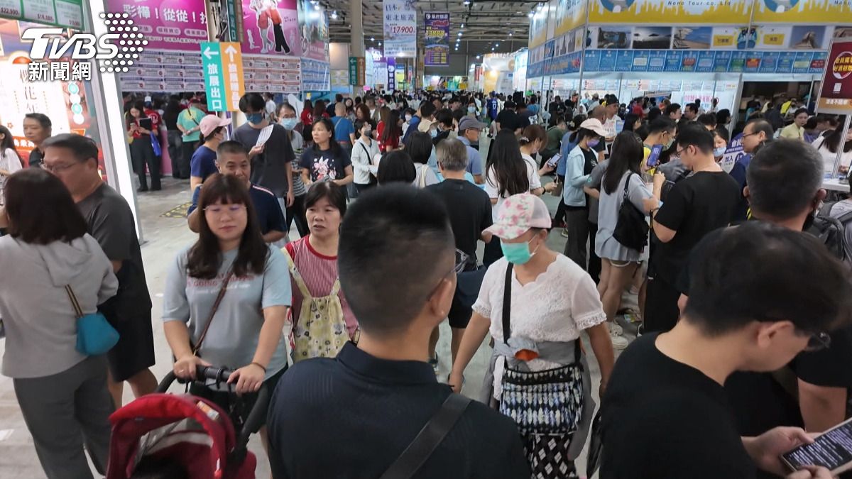 「999元機票比高鐵還便宜」台中飛峴港激優惠 台中旅展搶購潮 │TVBS新聞網