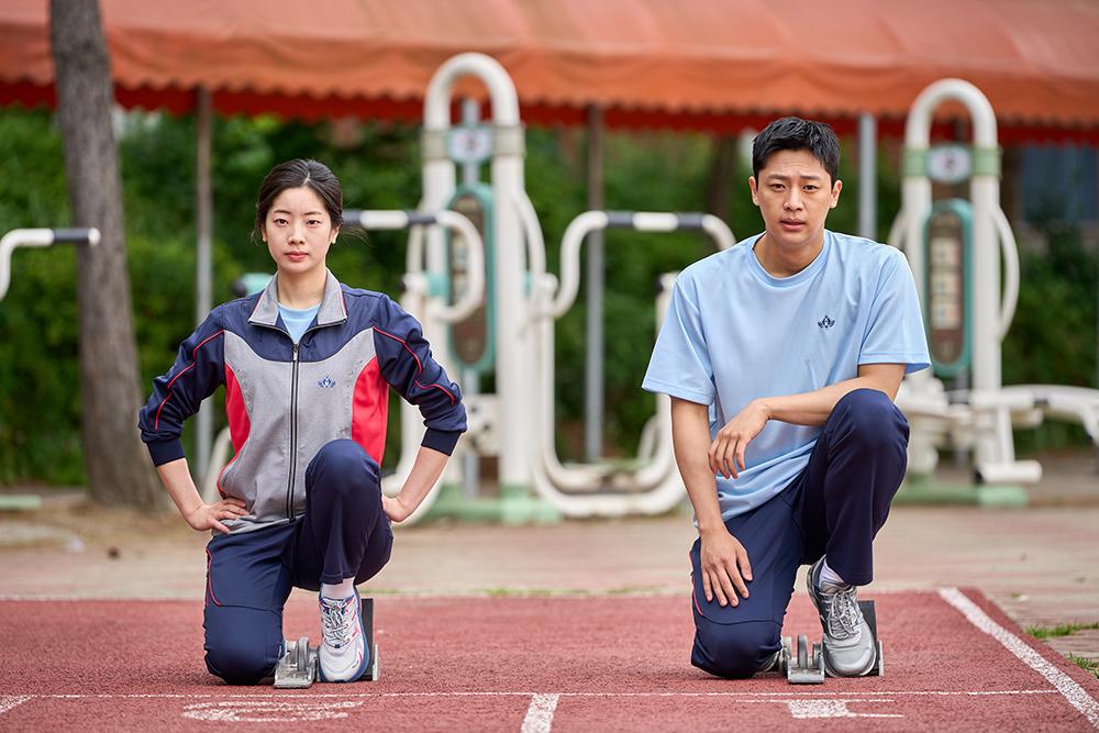 河錫辰練跑累翻想要台灣腳底按摩 鮮肉男星逗笑TWICE多賢靠1招│TVBS新聞網