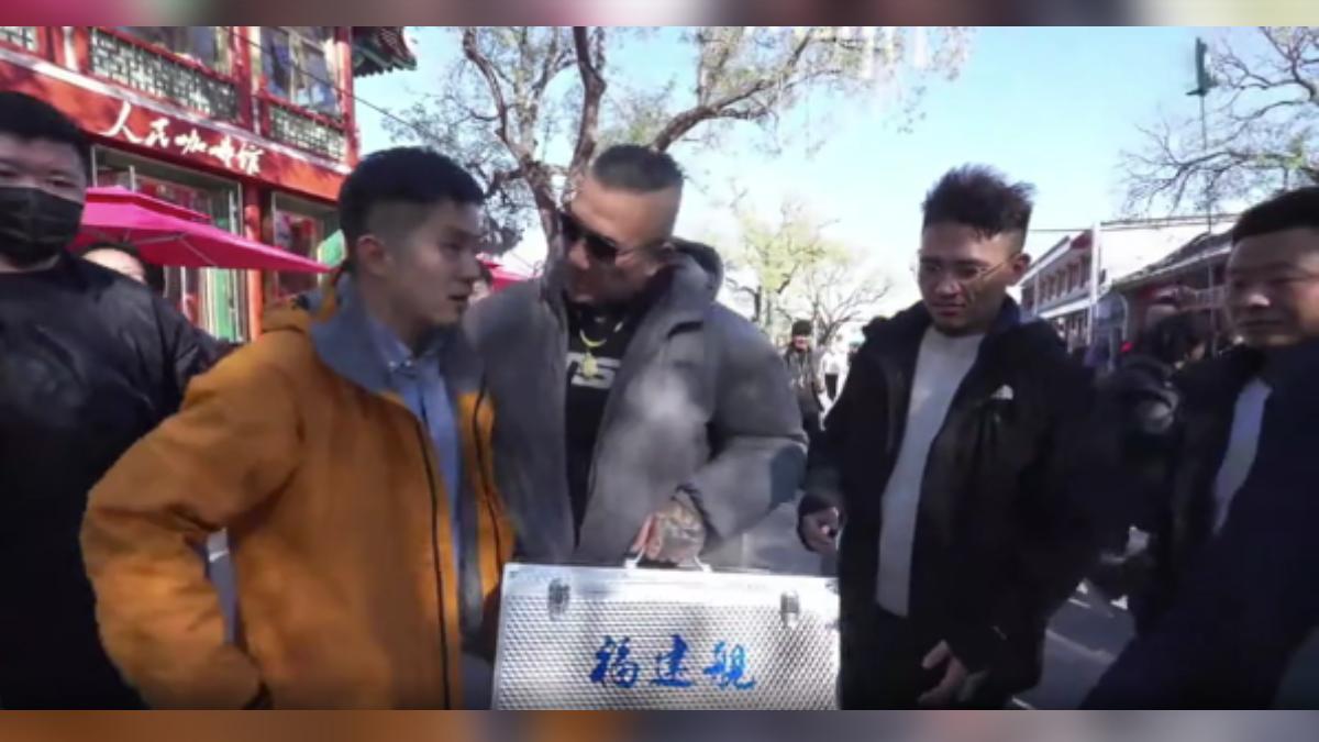 合體汪小菲！粉絲送福建艦模型 館長北京談台灣抗日狂批民進黨 │TVBS新聞網