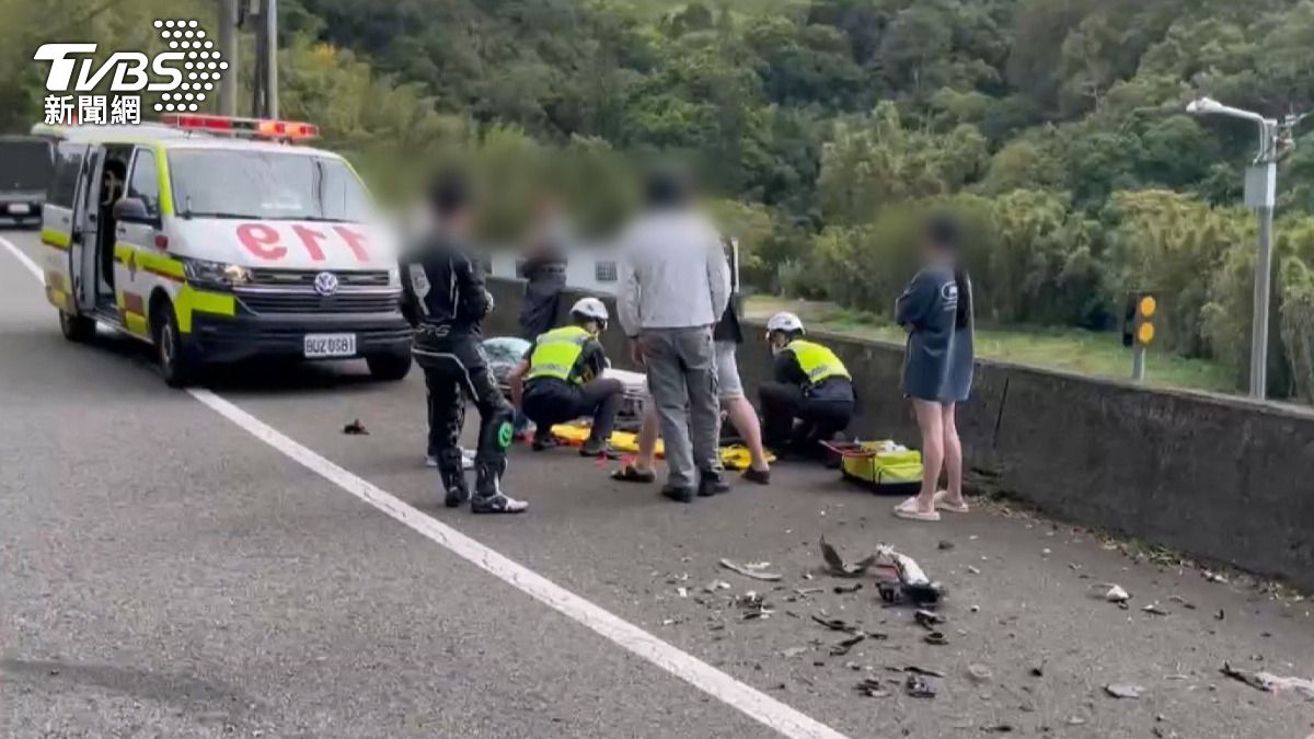 22歲男駕福斯GTI失控衝對向 19歲騎士遭撞飛腿斷│TVBS新聞網