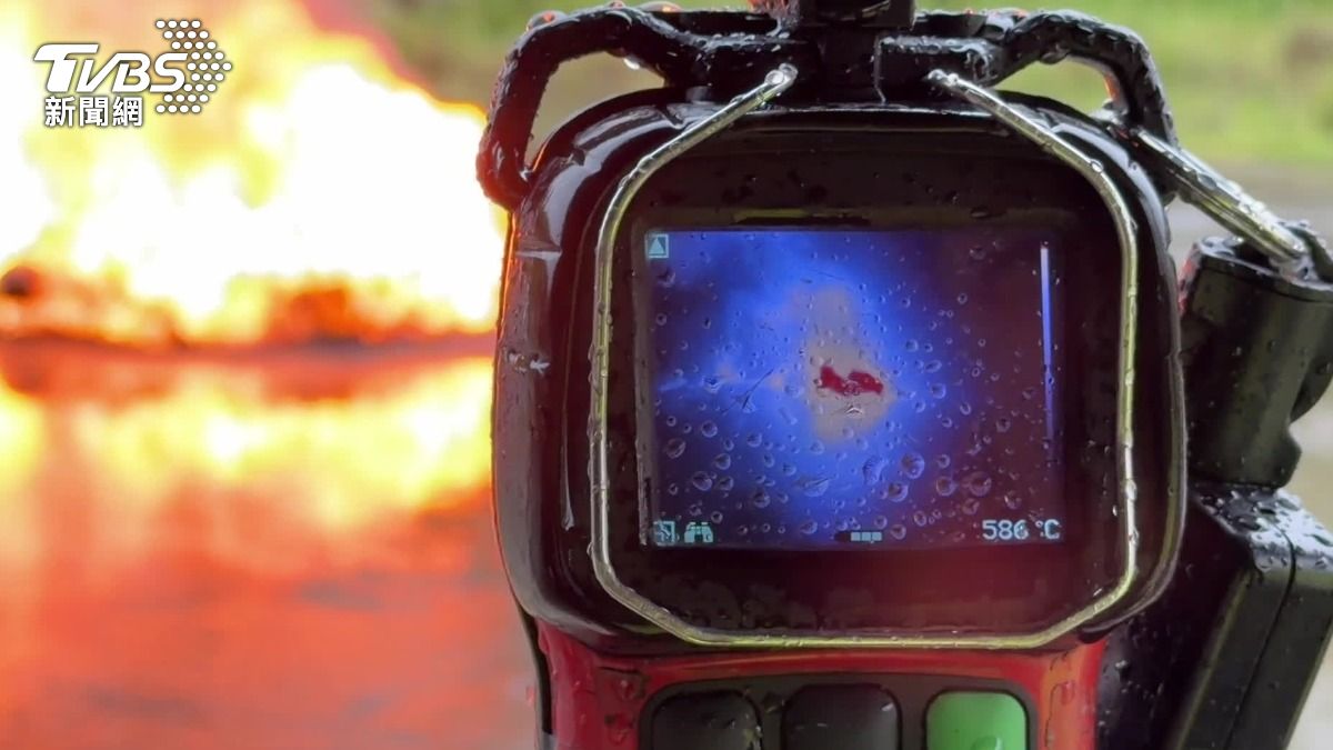 電動車火警難滅！鋰電池爆炸威脅 消防隊模擬救援揭「致命危機」│TVBS新聞網