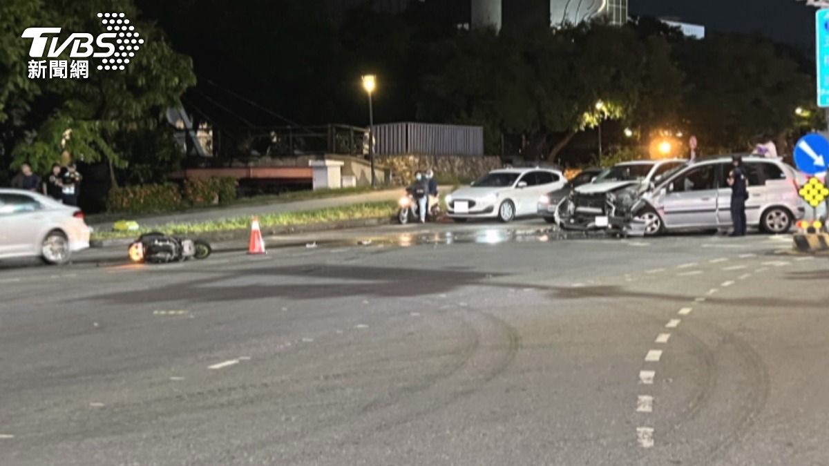 工人下班酒駕衝撞休旅車！「酒測值爆表1.0」4人傷送醫│TVBS新聞網