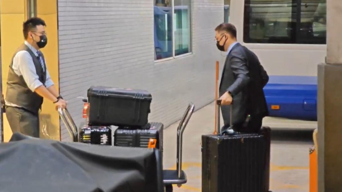 天王GD來了！私人專機凌晨抵台 鏡頭「嗨比倒V」奢華內裝曝│TVBS新聞網