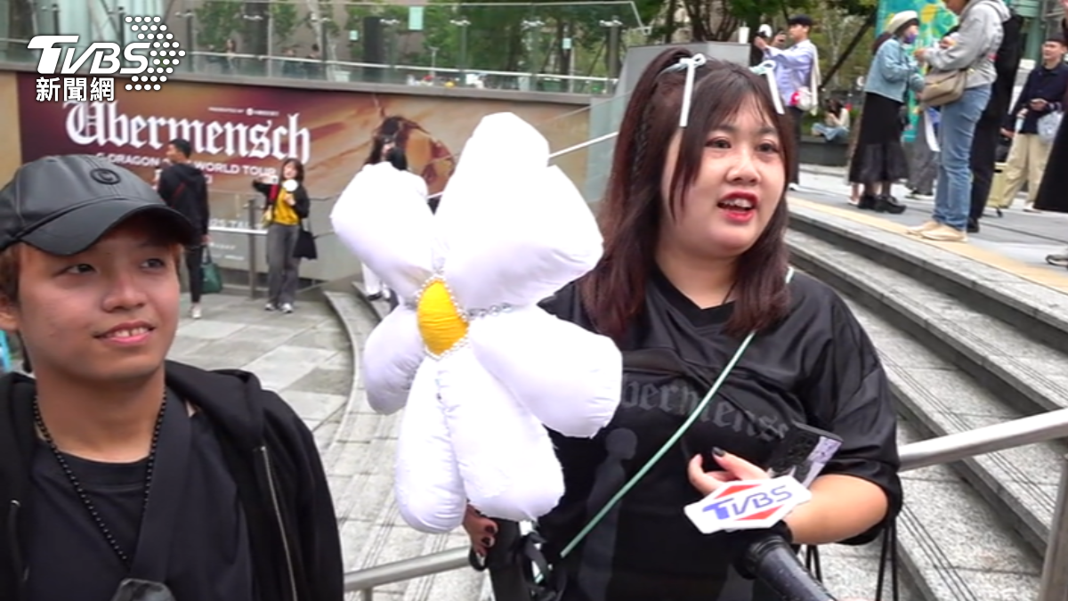 GD權志龍開唱Day1！大巨蛋、松菸人潮爆 小小GD穿MAMA舞台裝│TVBS新聞網