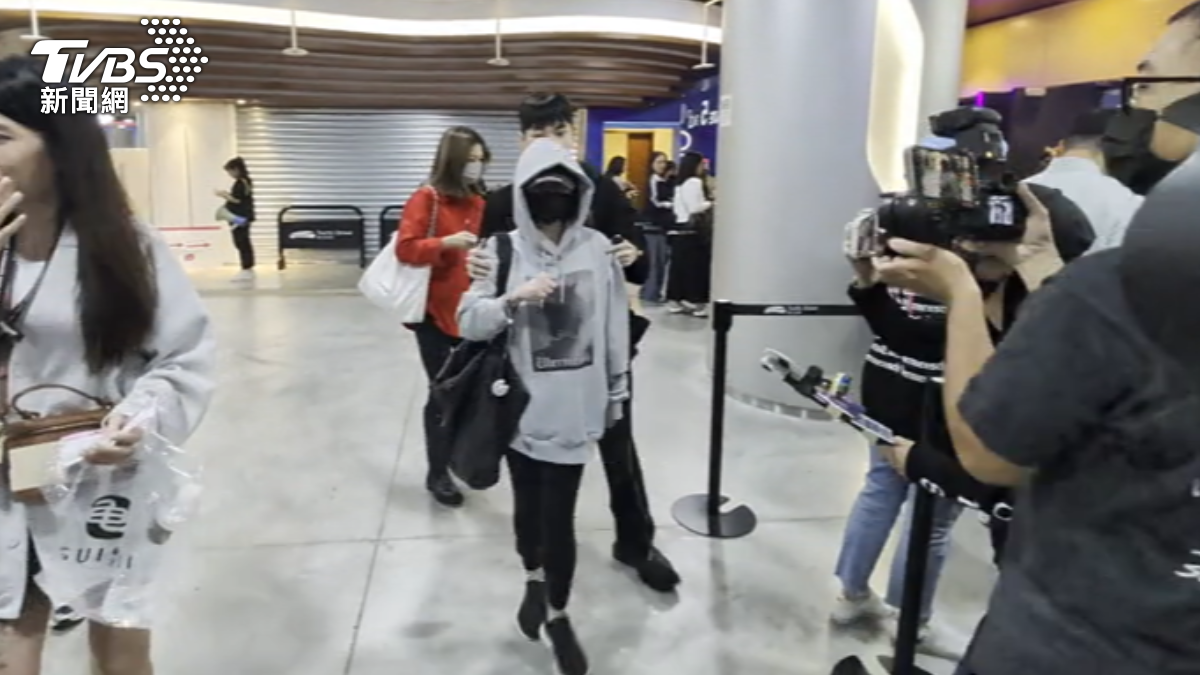 GD大巨蛋秀中文！「跟我回去」撩粉全場瘋狂 小S、林心如來朝聖│TVBS新聞網