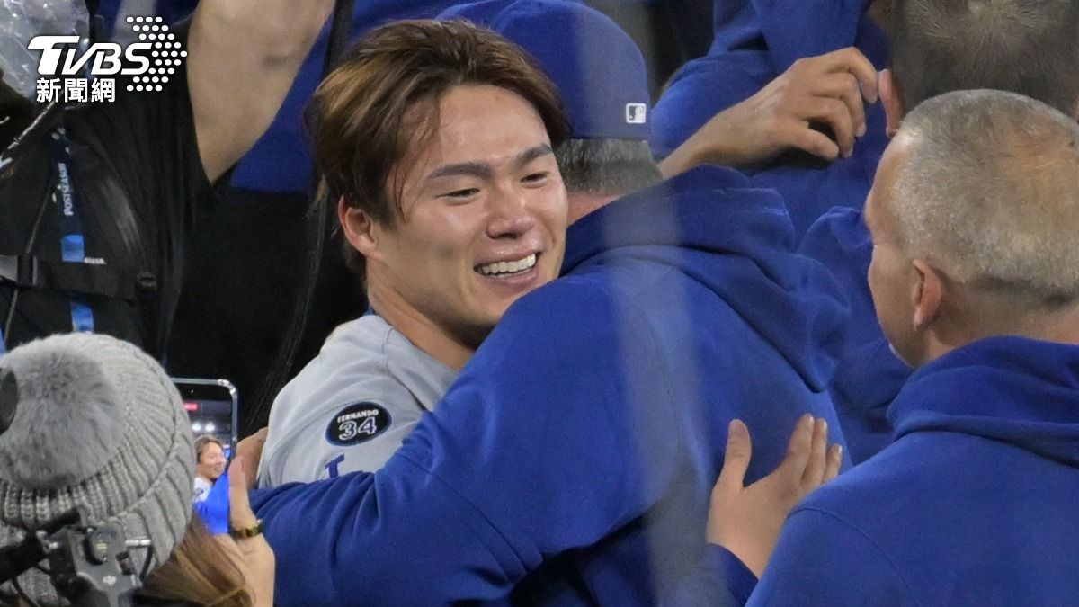 作夢也會笑！ 道奇回洛杉磯 山本由伸擁「聯盟主席盃」入夢│TVBS新聞網