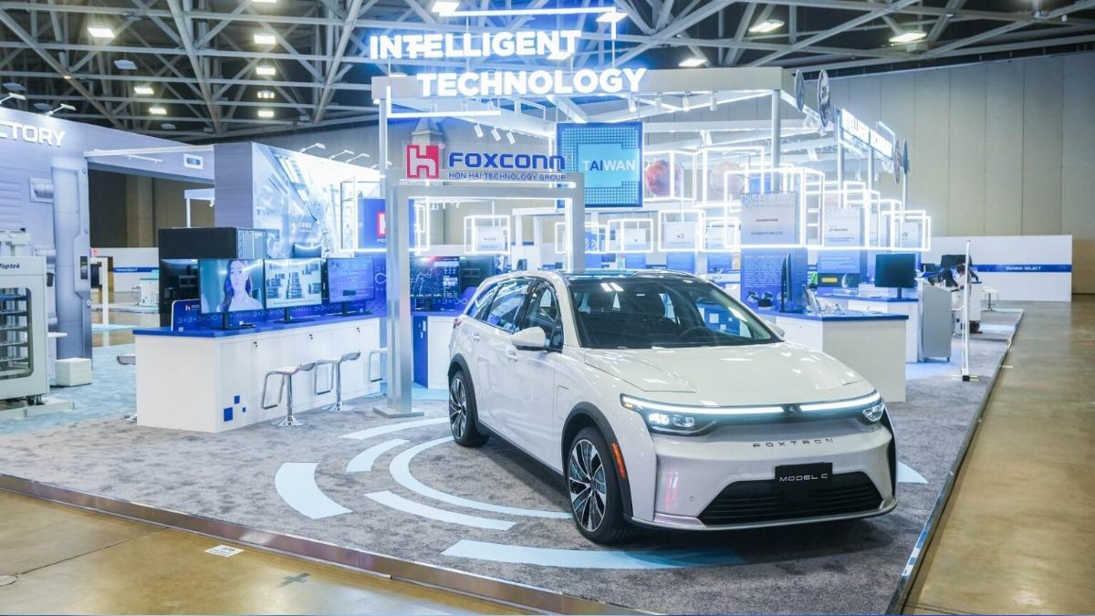 鴻海要當台灣特斯拉？Model B傳以自有品牌「Foxtron Bria」上市│TVBS新聞網