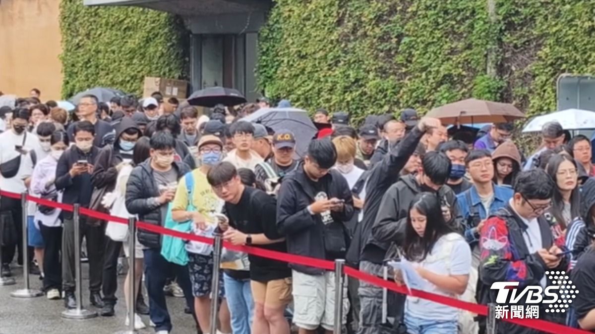 排到市民大道！ 上千人一早擠華山「玩具展」│TVBS新聞網