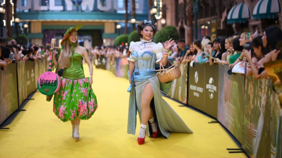 中文怪物現身《魔法壞女巫：第二部》亞太首映 紅毯近距離面會亞莉安娜│TVBS新聞網