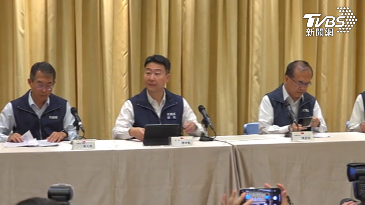 SJ出道20周年 蔣萬安送「壽桃」慶賀 陳世凱試水溫政策遭追星族炎上│TVBS新聞網