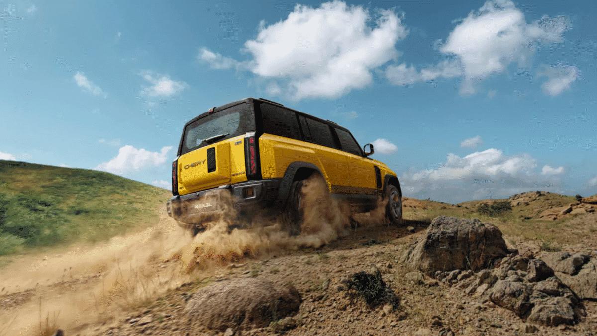 弄巧成拙！奇瑞汽車風雲X3L爬天梯撞柵欄 認風險規劃不足│TVBS新聞網