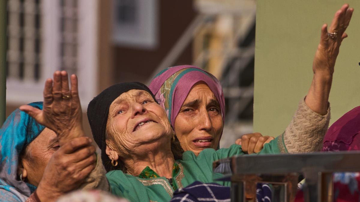 印度警局爆炸瞬間「9死32傷」 遺體被炸飛300公尺外│TVBS新聞網