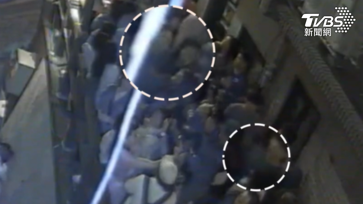 九份扒手團出沒！蒙古籍竊嫌「分工」行竊 遊覽車火災意外被捕│TVBS新聞網