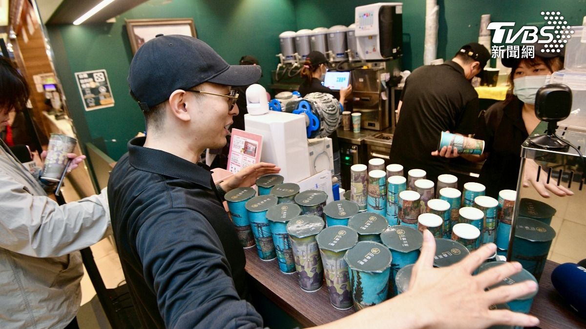 自稱台大大氣放鳥雞排「電機系今天送」 地理系350杯手搖全送完│TVBS新聞網