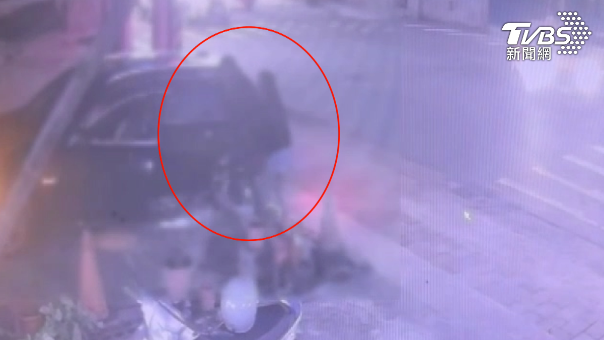 獨／江子翠站驚傳隨機攻擊！ 嫌犯持鐵棍揮擊女路人後襲警│TVBS新聞網