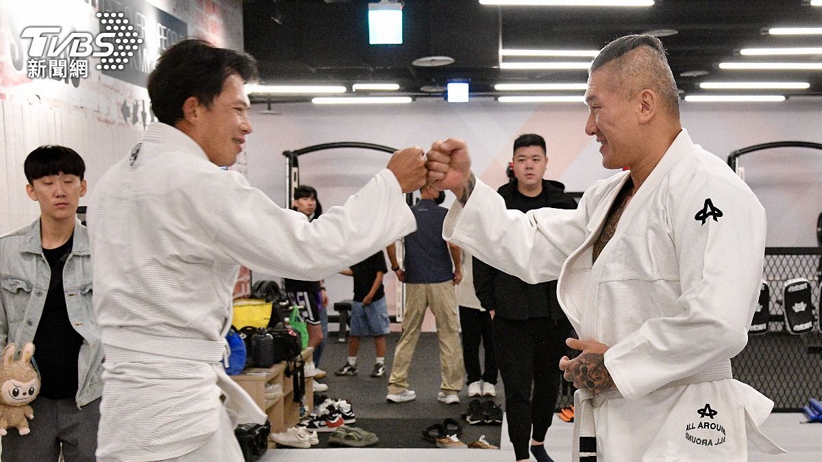獨／黃國昌超狂鏟肉「1年瘦17公斤」 館長陪練柔術喊：下巴快脫臼│TVBS新聞網