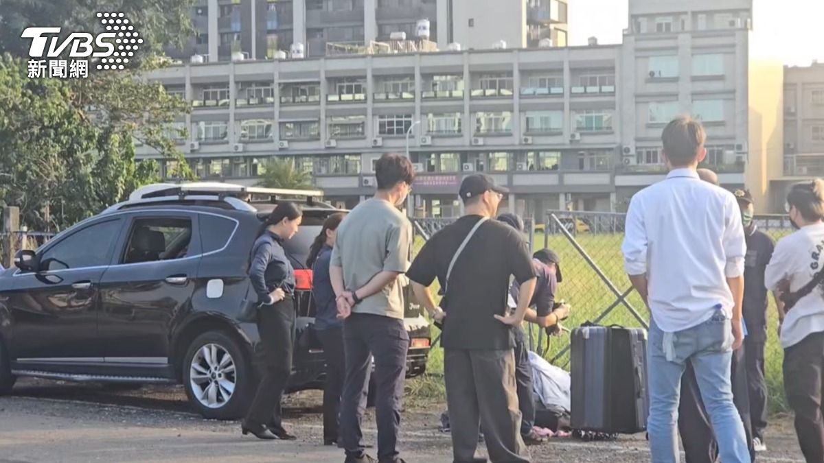 高雄詭異命案！男CALL女友兒喊「你媽死了」 女屍仰躺試駕車後座│TVBS新聞網