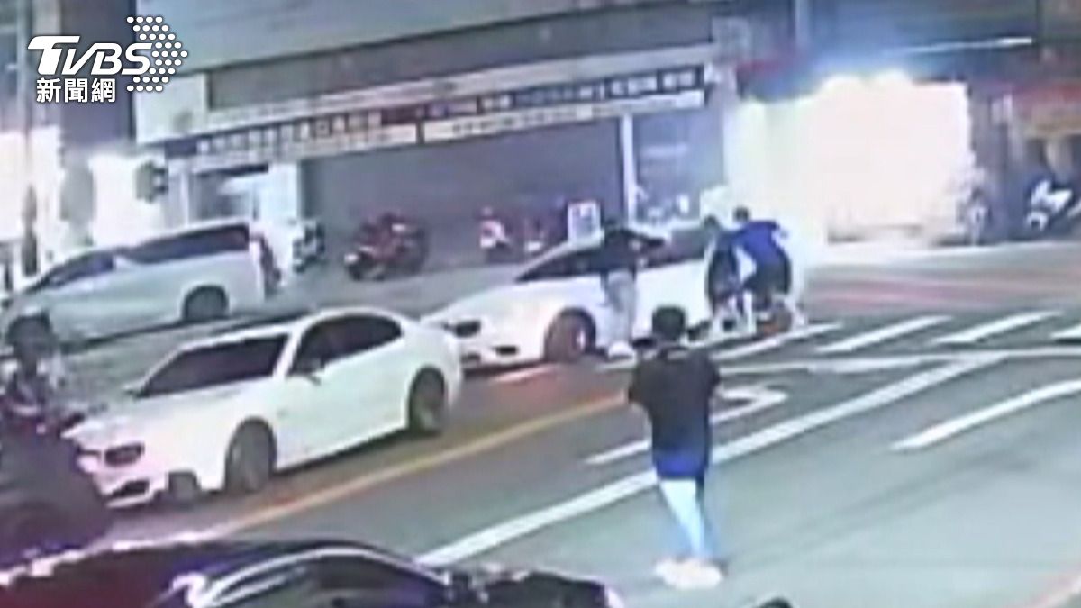 警追捕惡煞曝光 運兵車藏「染運將血球棒」│TVBS新聞網