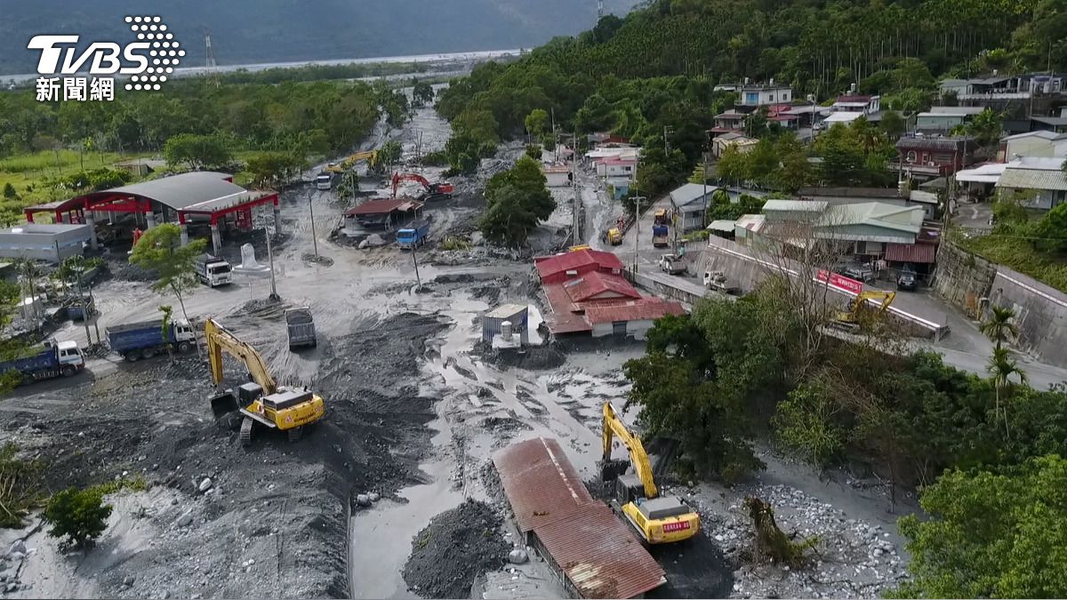 「紋面阿嬤」雕像終脫困！花蓮土石流肆虐 堰塞湖仍存隱憂│TVBS新聞網