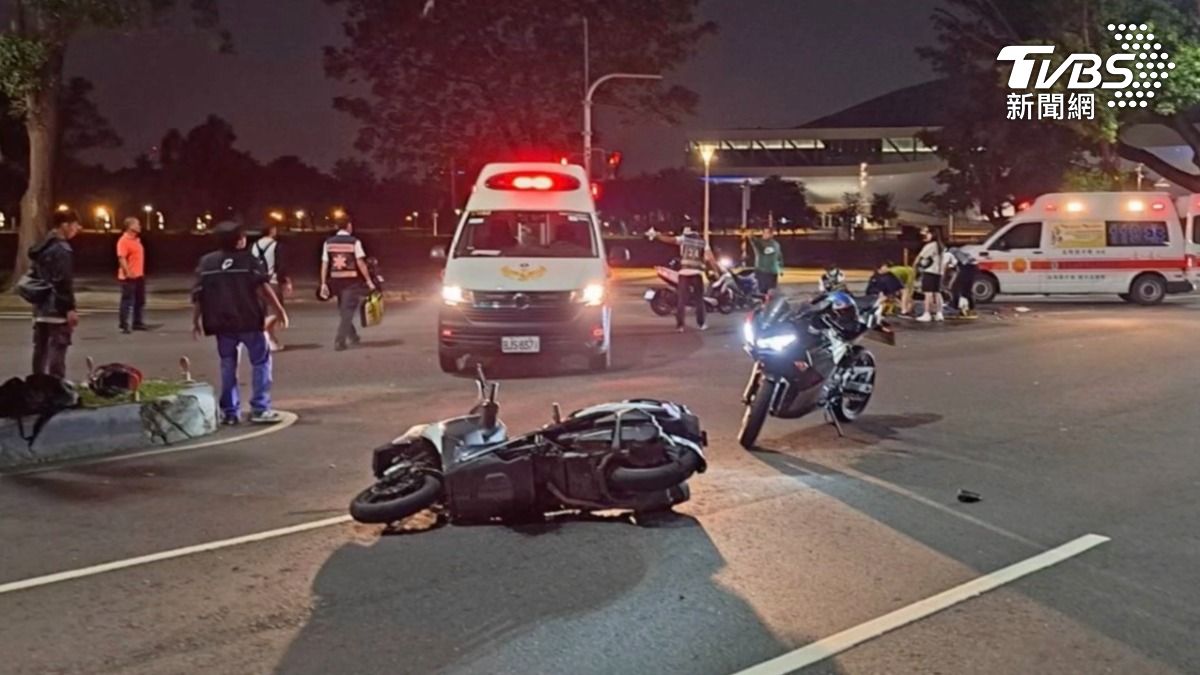 酒駕釀禍？高雄深夜2騎士慘摔 1人意識模糊CPR搶命│TVBS新聞網