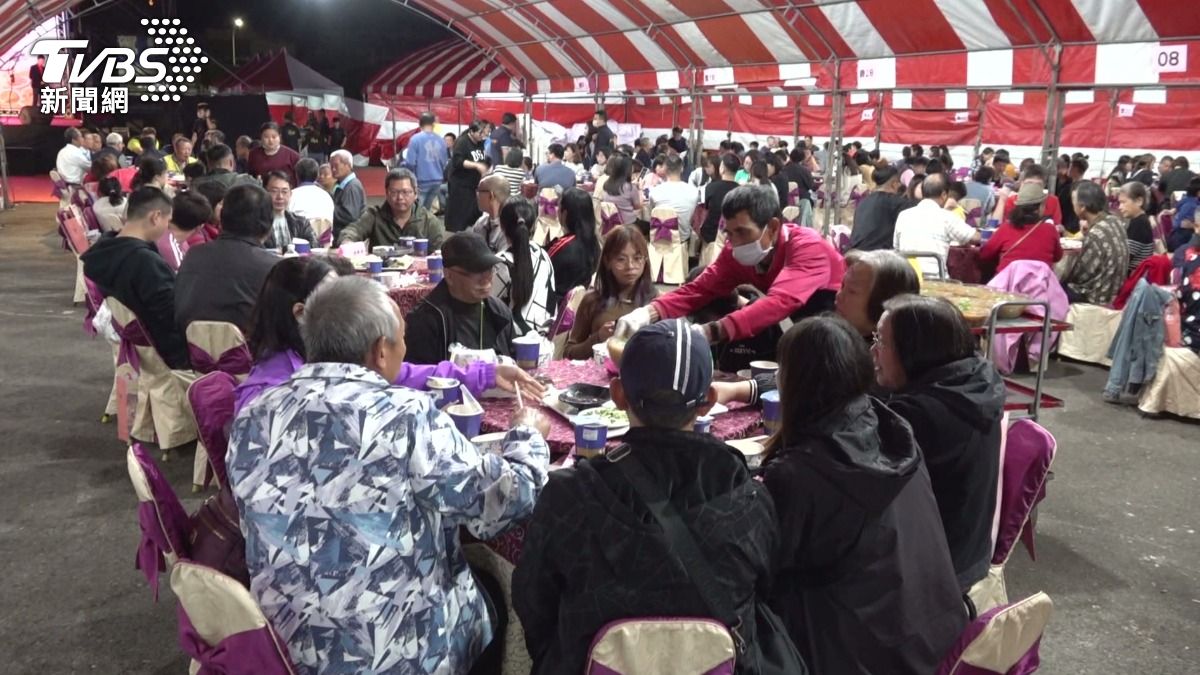 「鹿溪宴」開搶民眾漏夜排隊！4500元嘗19道鹿港名小吃 一開放秒殺完售│TVBS新聞網