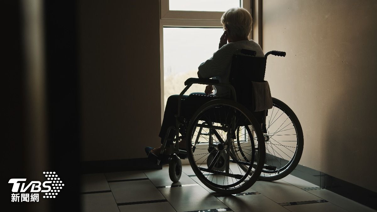 長期照料身心俱疲！日7旬婦求助被冷回 絕望勒斃102歲失智母│TVBS新聞網