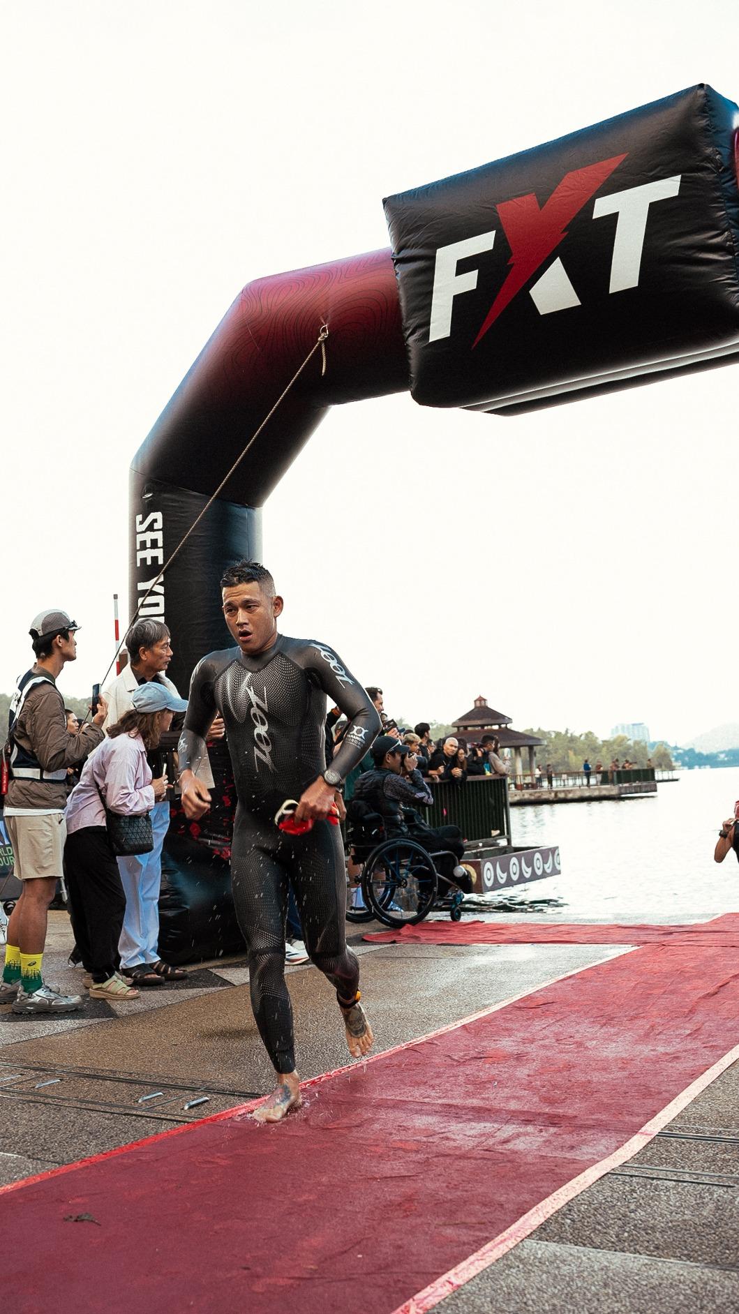 演藝圈第一人！草屯囝仔阿倉極限鐵人完賽 過終點暴哭：心很累│TVBS新聞網