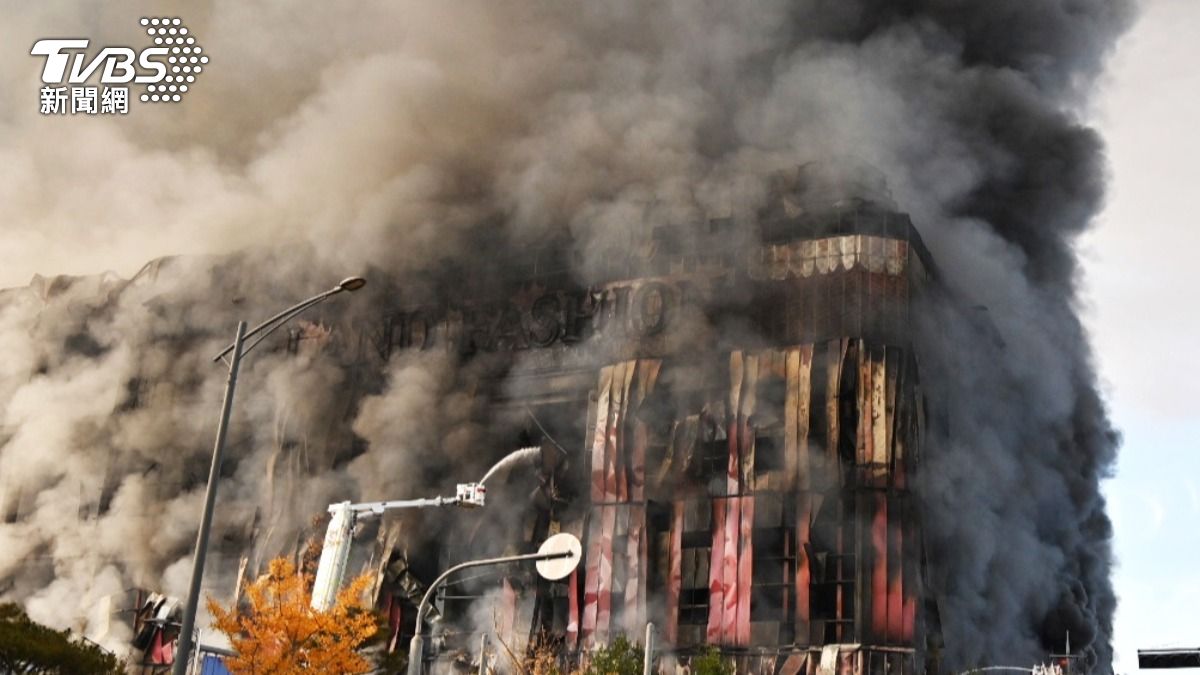 南韓物流中心狂燒60小時！ 千萬件衣鞋未出貨全燒光│TVBS新聞網