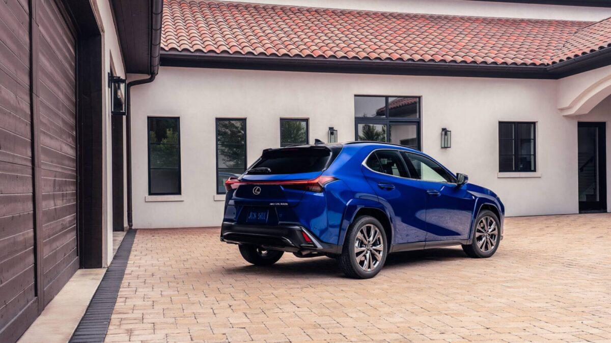 Lexus UX 300h效能大升級！五代油電系統新發表 最低售119萬│TVBS新聞網