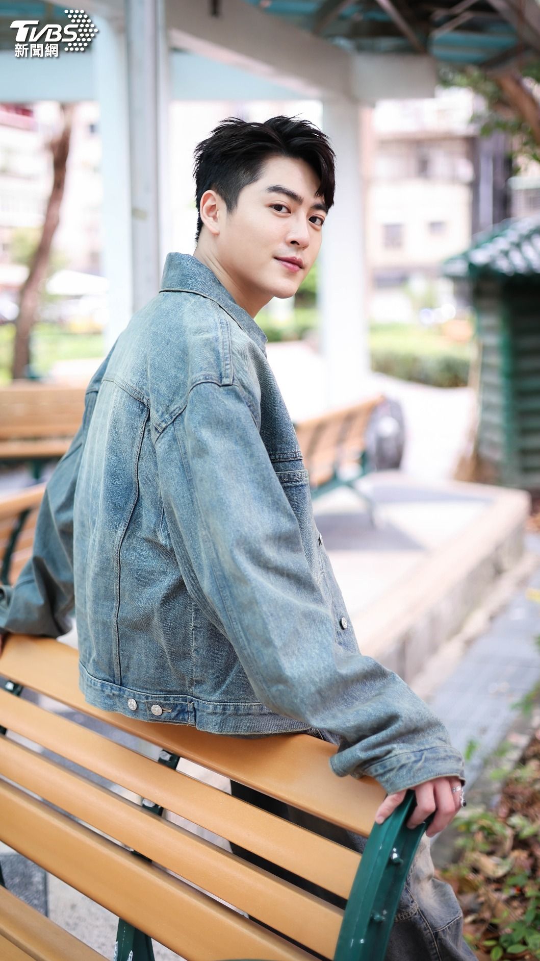 獨／懷胎15個月才出生！「最帥乩童」黃新皓揭「神蹟內幕」：看見鬼│TVBS新聞網