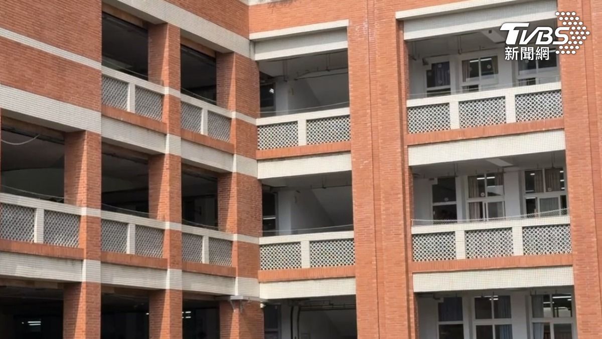 小一童期中考數學少16分！ 家長報警槓校挨告│TVBS新聞網