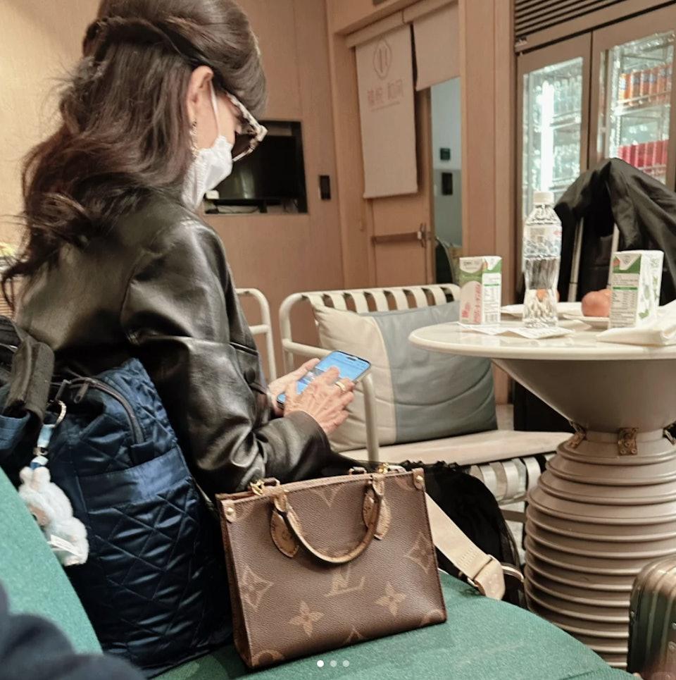 71歲趙雅芝超凍齡！從藝50年派對爆滿 機場拎LV貴氣登場│TVBS新聞網