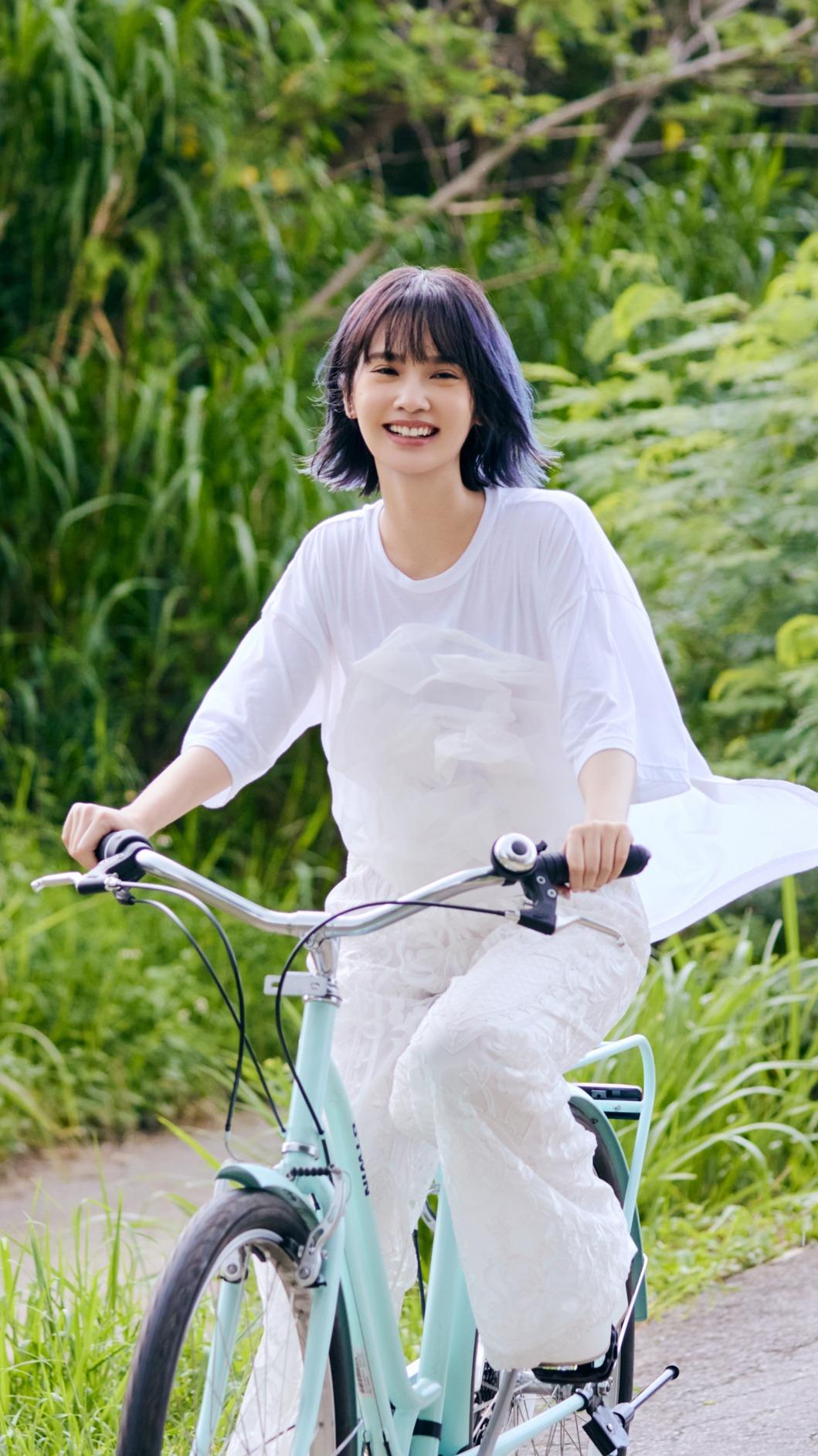 出走都市喧囂！楊丞琳「自我治癒」旅程曝光 遇下雨天喊：好幸運│TVBS新聞網