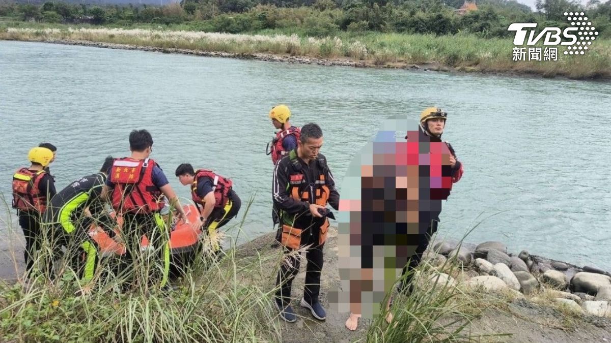 快訊／新北男青潭堰晨泳疑「游到沒力」困沙洲 消防急救援│TVBS新聞網