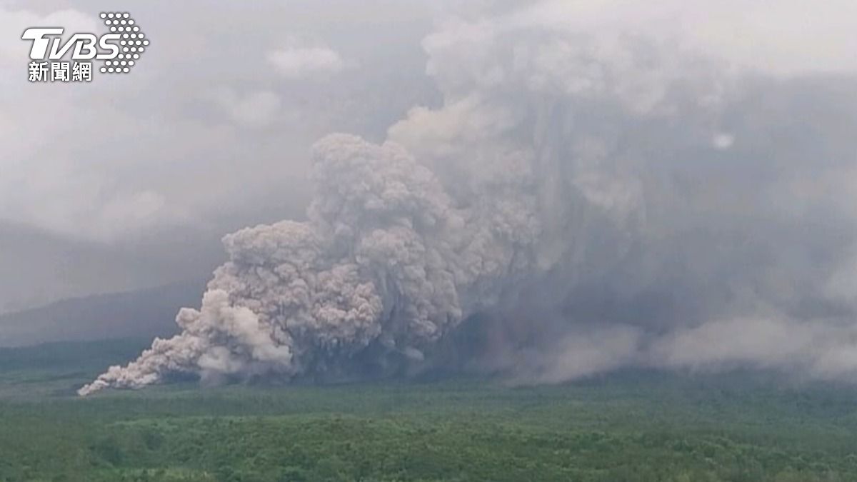 火山灰雲13000m 印尼塞梅魯火山又噴發│TVBS新聞網