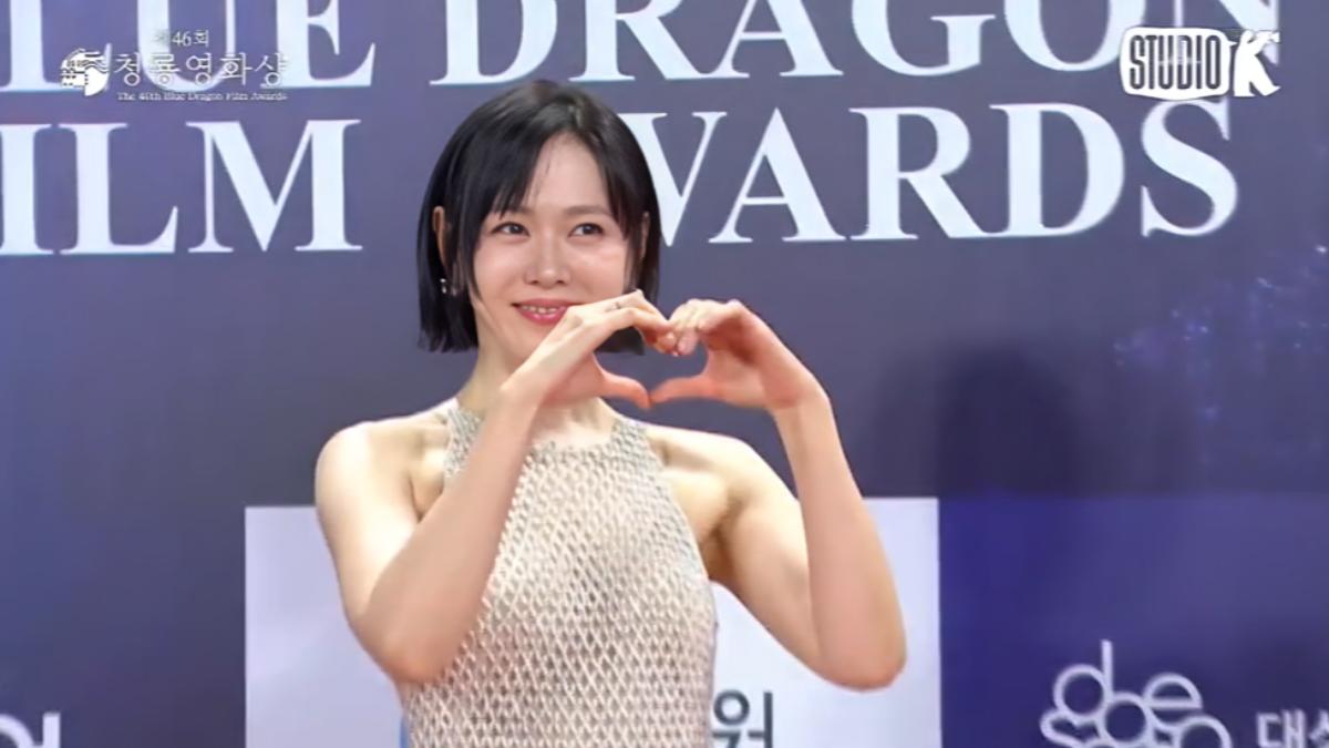 青龍獎紅毯／潤娥「亮紅禮服」不畏低溫 孫藝真大秀美背隔空開嗆玄彬│TVBS新聞網