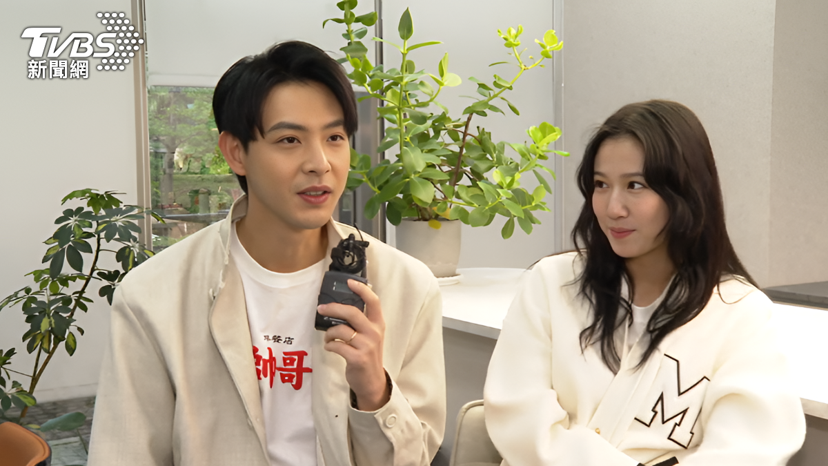 劉品言生了！連晨翔「初為人父首露面」 陪進產房還立人設要鎮靜│TVBS新聞網