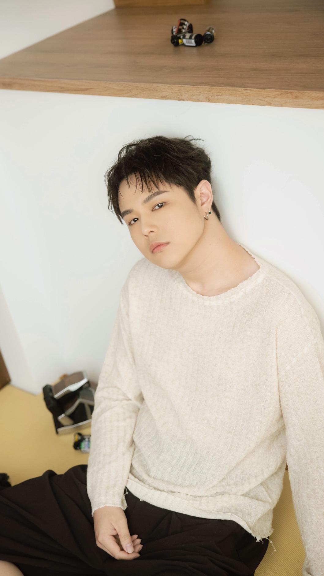 向伍佰看齊！他唱紅〈過了幾天〉創3500萬點擊 報喜加盟新東家│TVBS新聞網