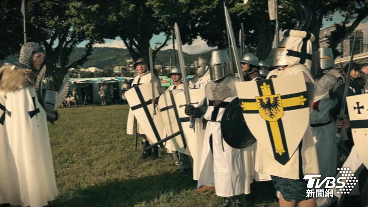 LARP實境角色扮演！ 逾200名「武士、十字軍」現公園│TVBS新聞網