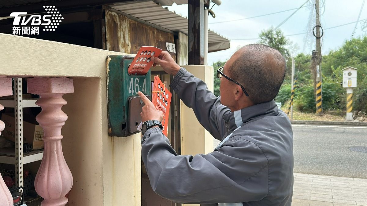 金門發放全民國防手冊 村長嘆戰火無情「高科技戰防不勝防」│TVBS新聞網