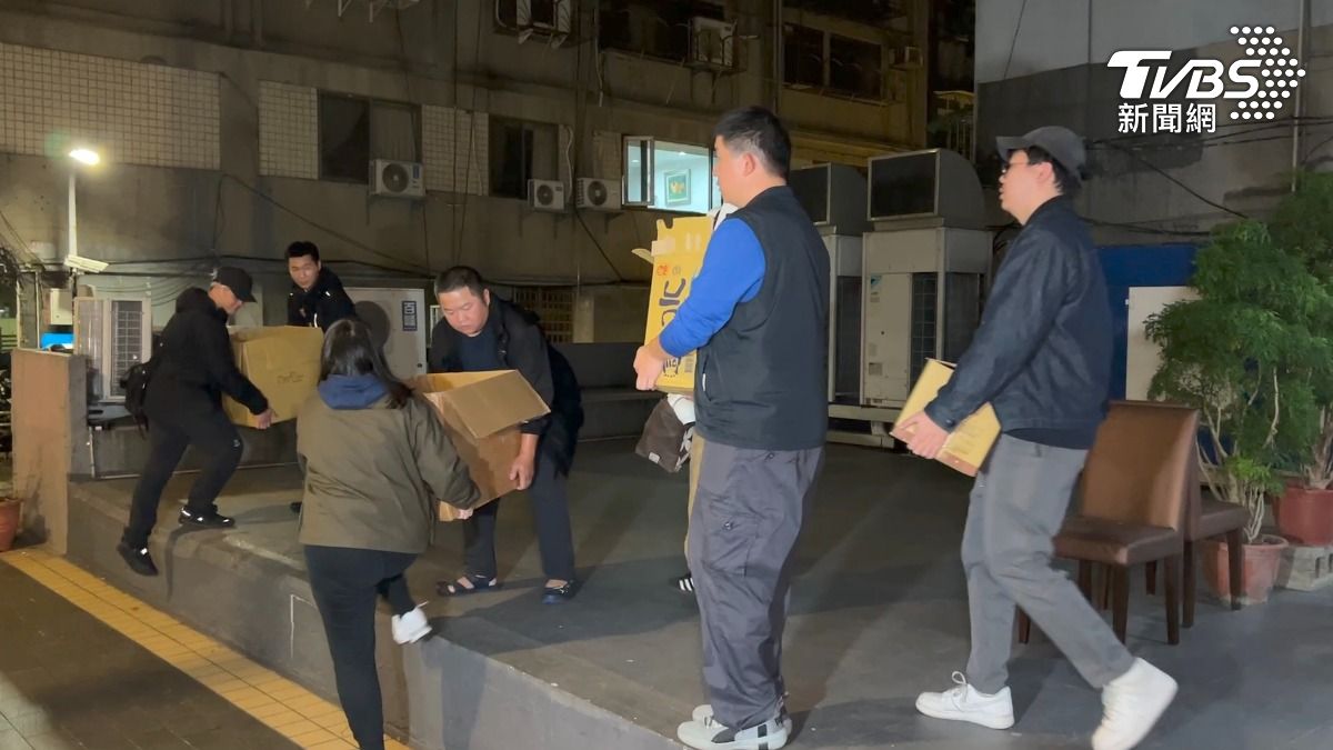 刷一整排短裙！中山警破獲大型賭場 查扣賭資逾百萬、逮62人│TVBS新聞網