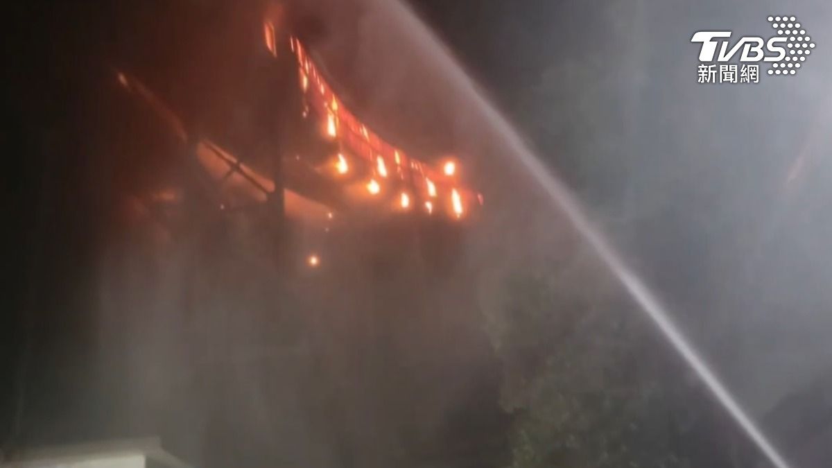台泥蘇澳廠凌晨火警「焰舌狂竄」燒3小時 總公司發聲│TVBS新聞網