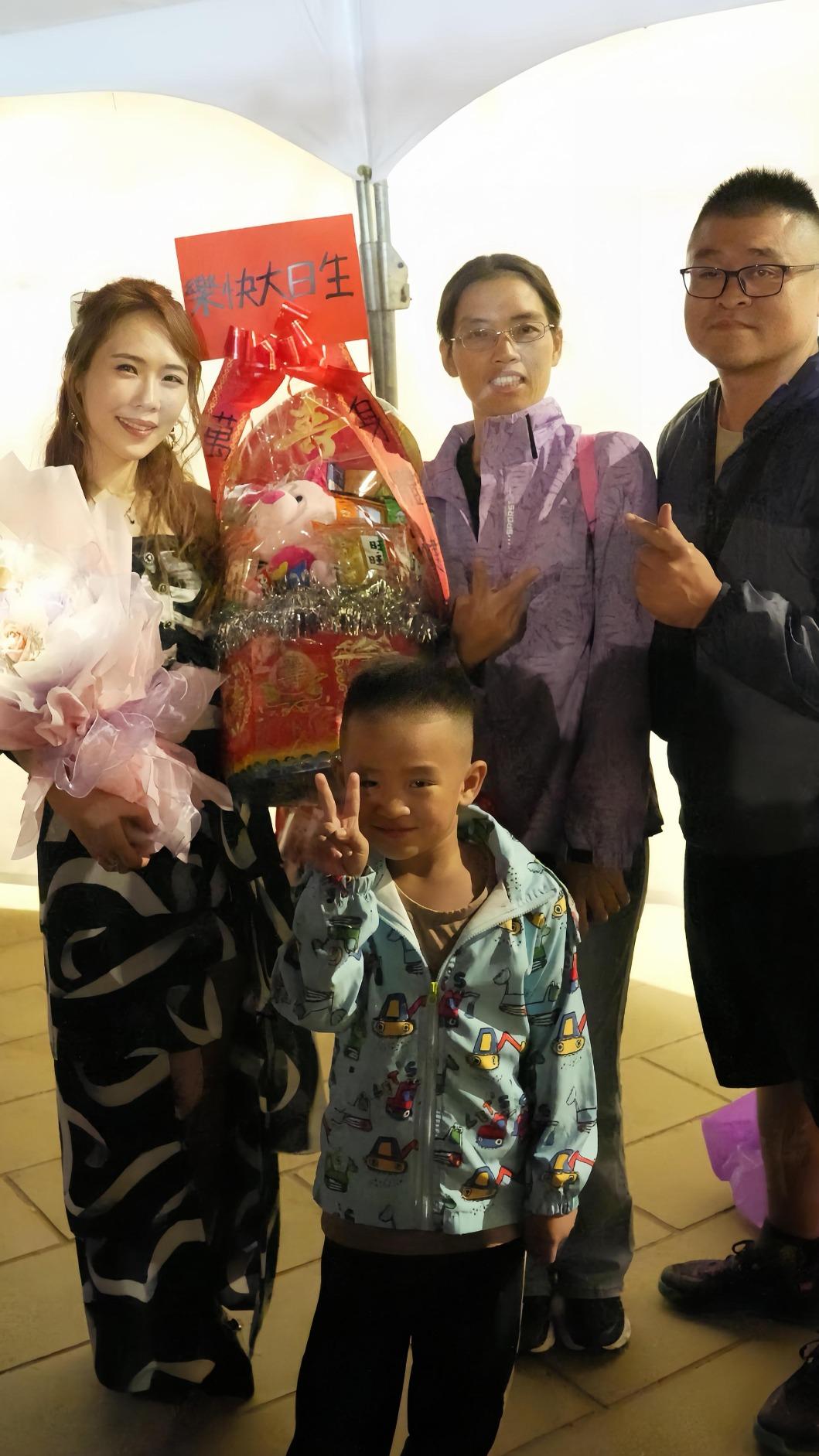 吳申梅被許志豪、康康突襲差點哭了 香港帥尪深夜幫慶生│TVBS新聞網