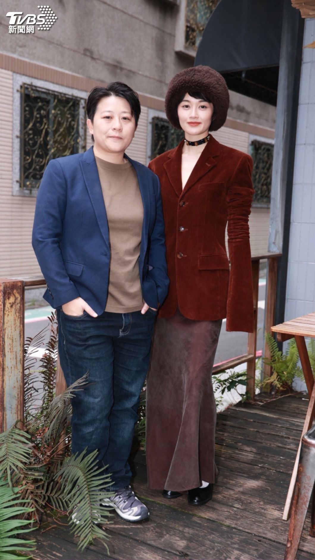 專訪／鄧濤合體韓寧拍《女孩不平凡》同志情侶先拍情侶照 橘色短髮不怕颱風吹│TVBS新聞網