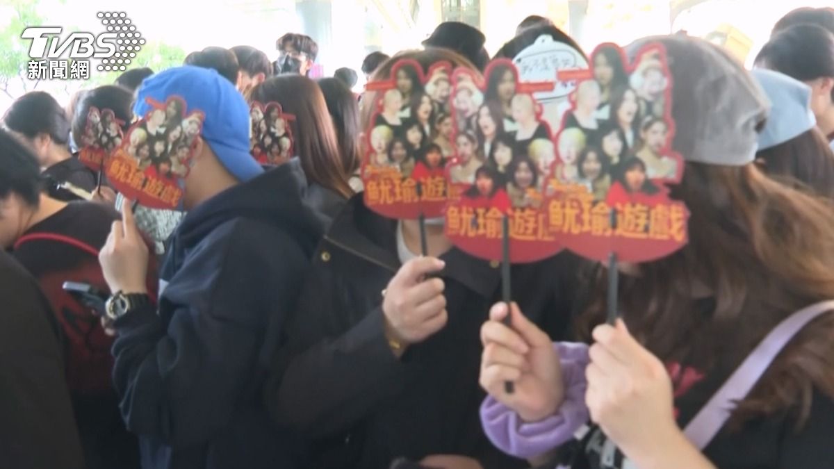 TWICE旋風襲台！ ONCE「自製海報、扇子、衛生紙」應援│TVBS新聞網
