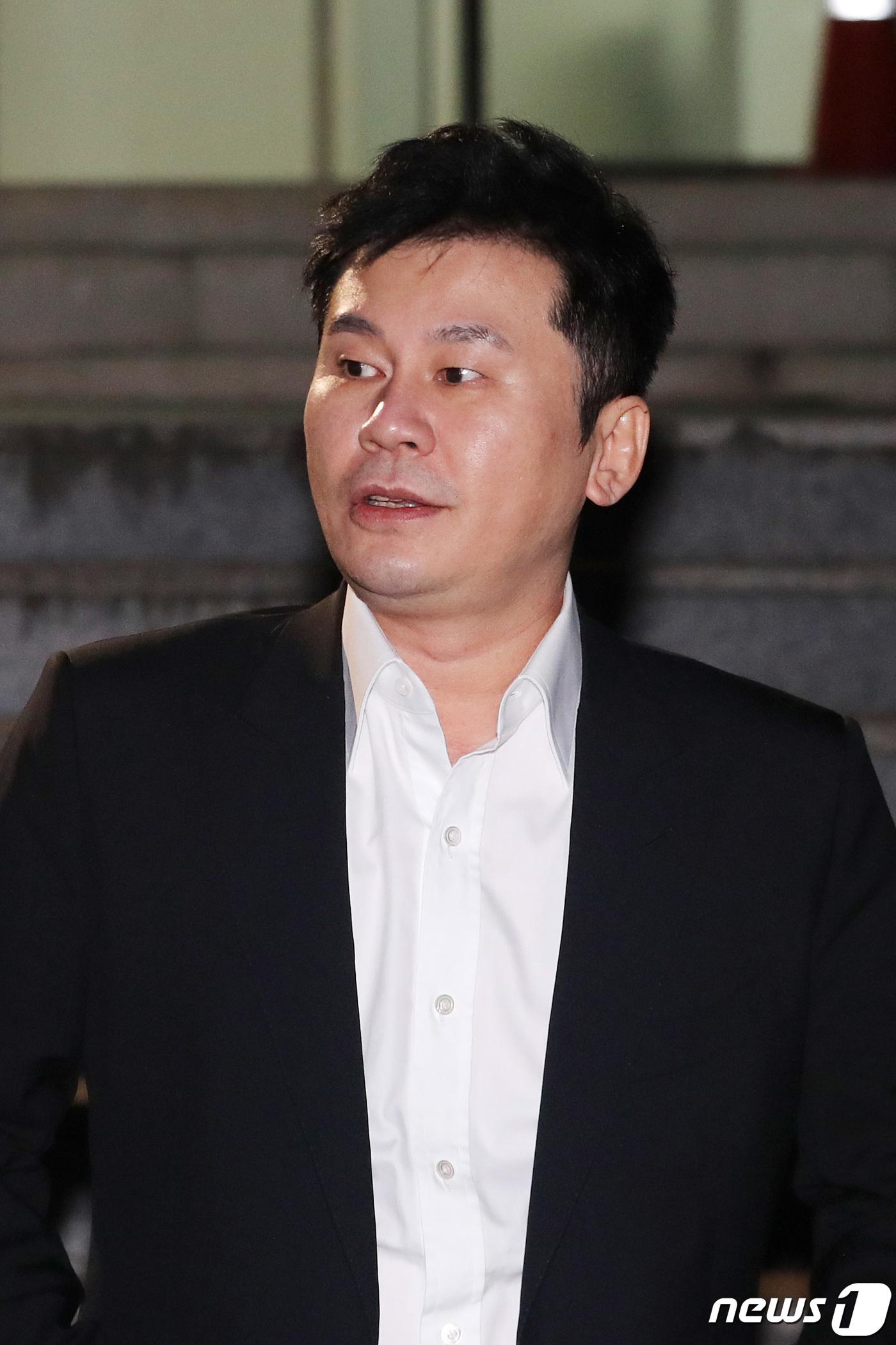 唱完青龍獎被蛋雕？AKMU離開待12年YG 竟是梁鉉錫找上門勸離│TVBS新聞網