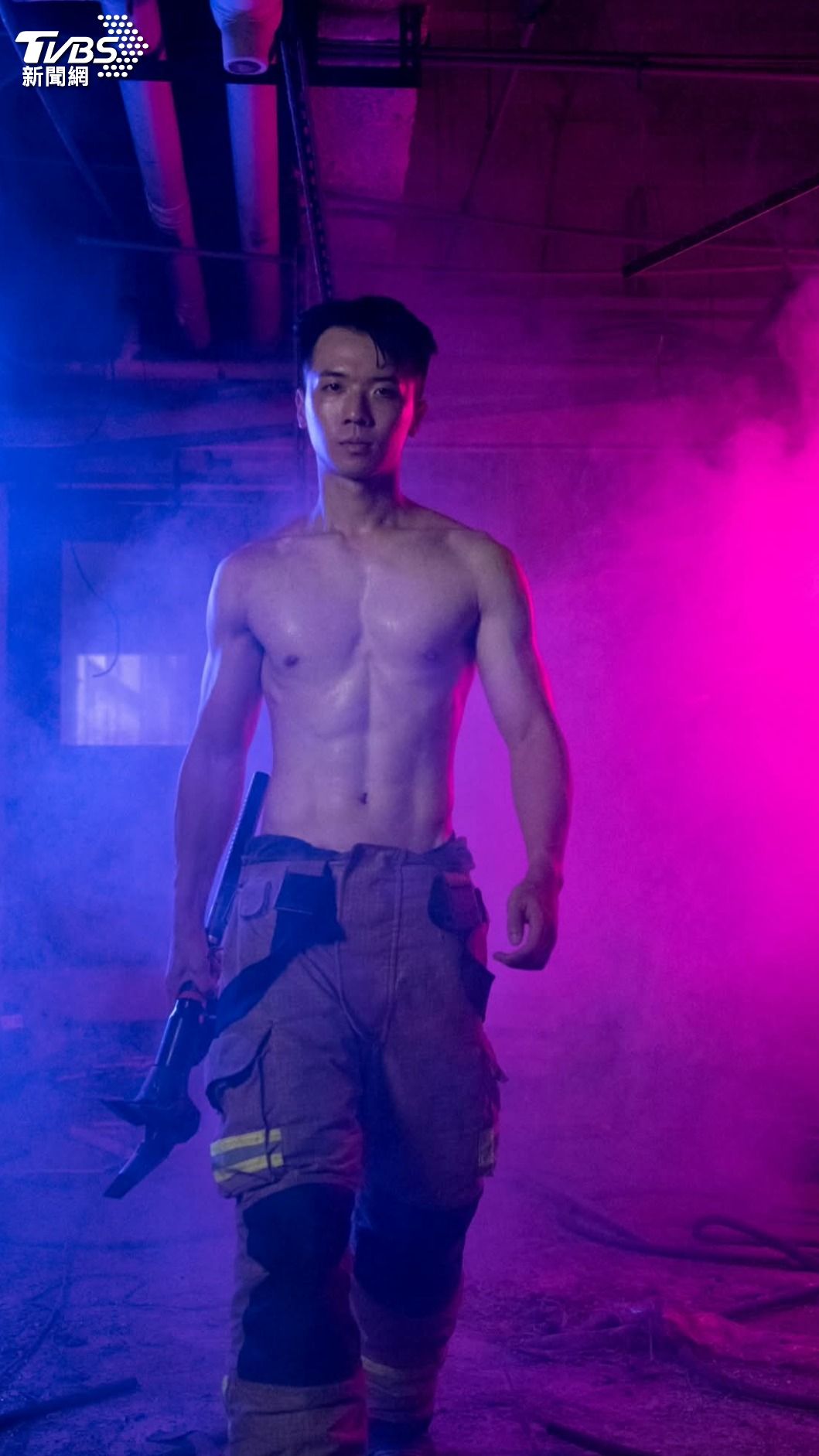 睽違兩年！新竹消防月曆強勢回歸 「猛男英雄大片」直接封神│TVBS新聞網